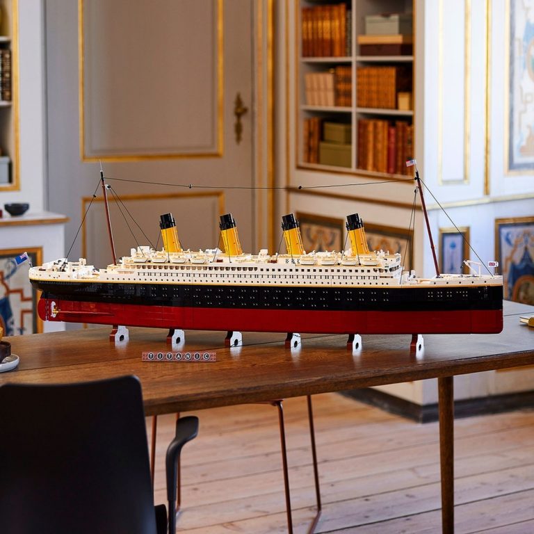 Titanic LEGO: Epic Building Experience of the Titanic Set